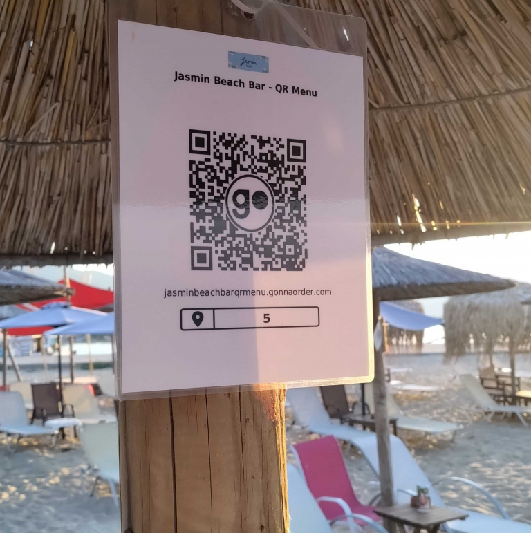 QR Menu and Ordering Advantages for Beach Bars